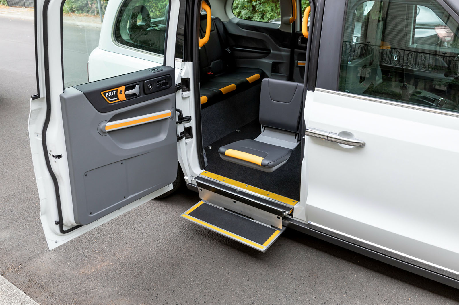 LEVC TX Taxi | The Taxi Centre